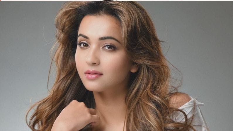 সৌরভের পর কৌশানীর যোগ তৃণমূলে, বিজেপিকে নিশানা ব্রাত্য-কুণালের ...