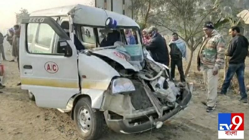 নিয়ন্ত্রণ হারিয়ে লরির পিছনে ধাক্কা অ্যাম্বুল্যান্সের, ঘটনাস্থলেই ...