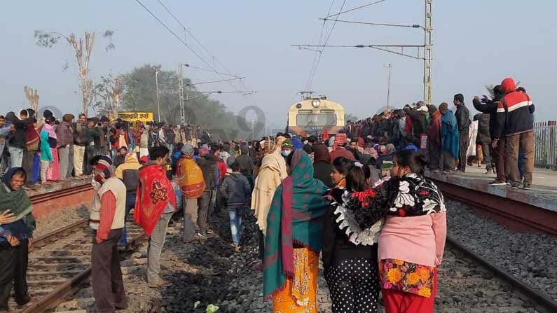 সকাল থেকে অবরোধ, কৃষ্ণনগর-শিয়ালদহ ট্রেন চলাচল বন্ধ - Bengali News ...