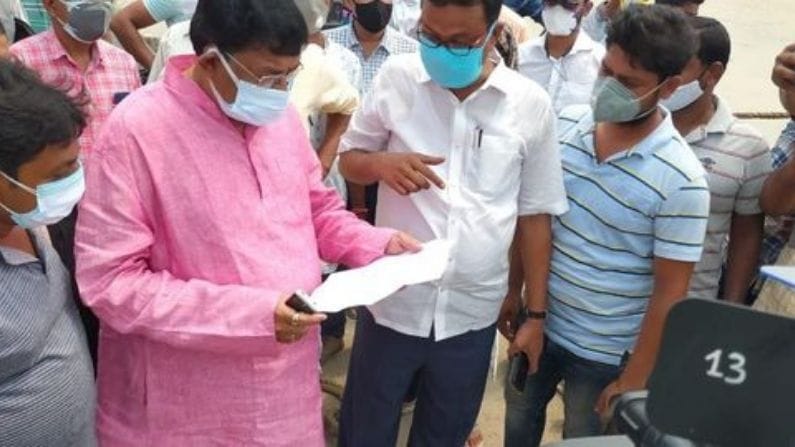 'মুখ্যমন্ত্রীর কথামতোই মানুষ ক্ষতিপূরণ পাবেন', মায়াচরে ত্রাণ নিয়ে ...