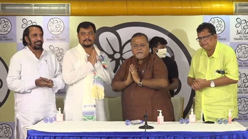 আরও একটি উইকেট পড়ল বিজেপির, তৃণমূলে যোগ দিলেন কালিয়াগঞ্জের বিধায়ক ...