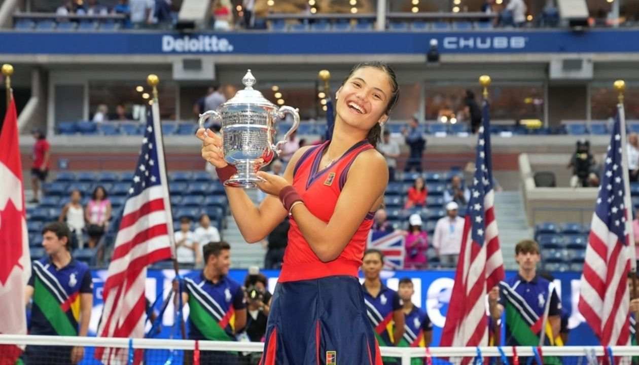 US Open 2021: ফ্লাশিং মিডোয় ইতিহাস ১৮ বছরের এমা রাডুকানুর - Bengali ...