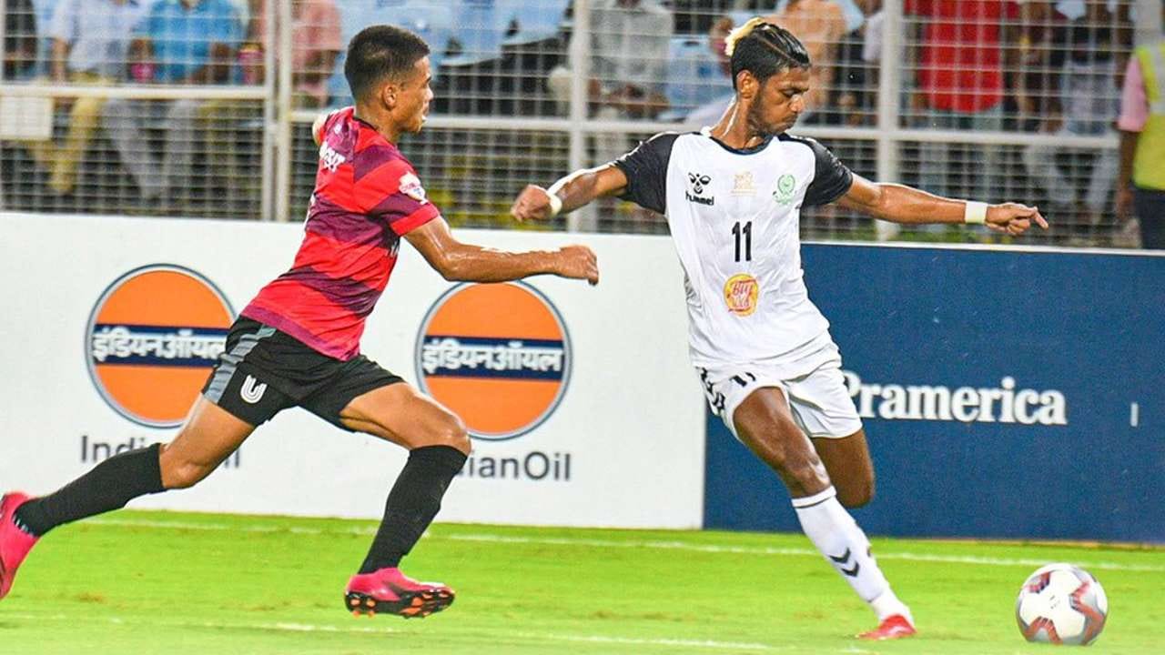 Mohammedan Sporting: সাদা-কালোয় আলো ছড়াচ্ছেন ফয়জল - Bengali News ...