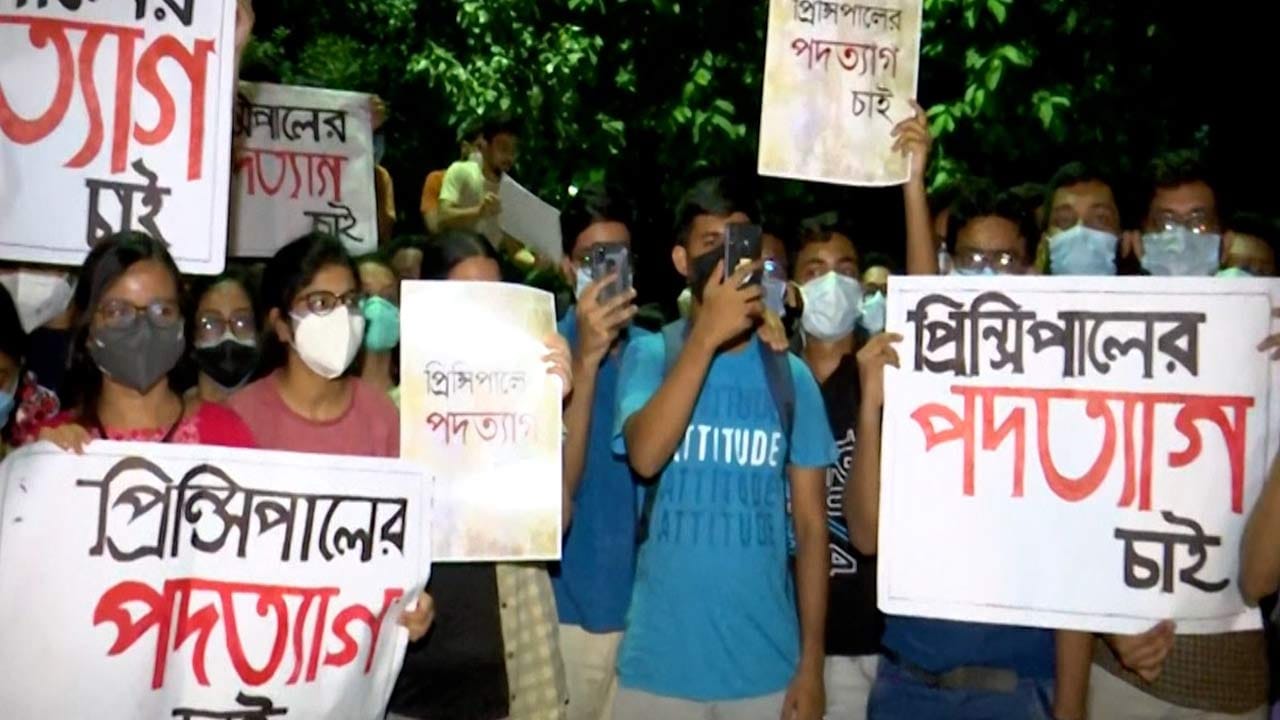 RG Kar হাসপাতালে হবু ডাক্তারদের 'ঘেরাও', অসুস্থ হয়ে আইসিইউ-তে ভর্তি ...