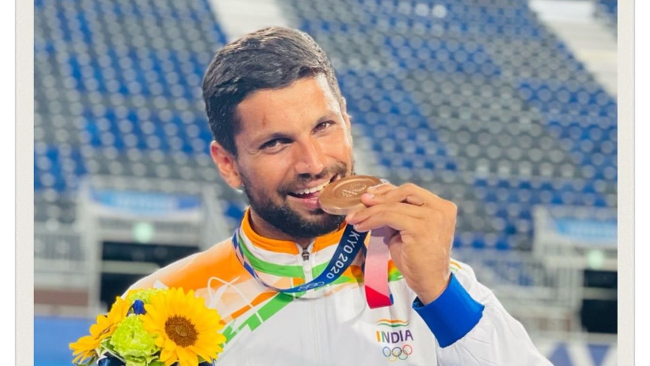 India Hockey: রুপিন্দরের পথে হেঁটে অবসর বীরেন্দ্র লাকরারও - Bengali ...