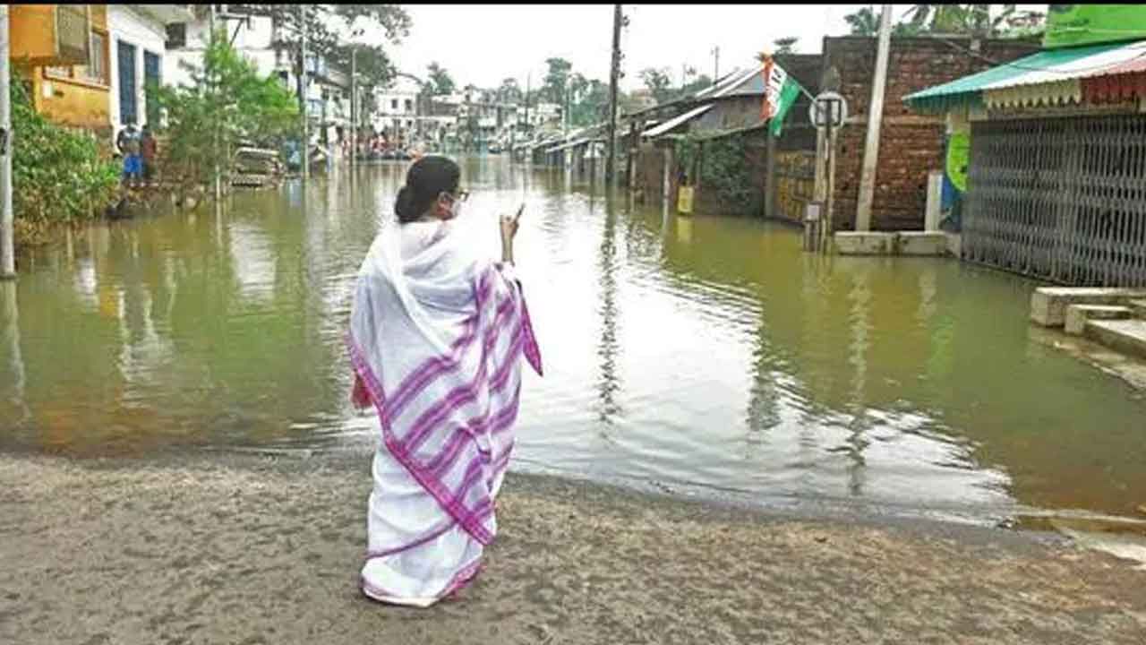 West Bengal Flood Situation: 'ঝাড়খণ্ডের বোঝা চাপছে ঘাড়ে', শনিবার আকাশপথে বানভাসি এলাকা ...