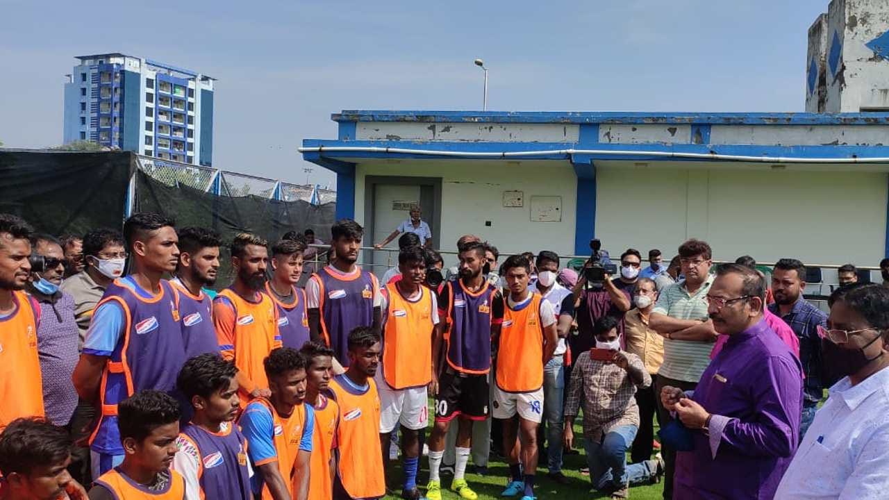 Santosh Trophy: বাংলার ফুটবল দলকে পেপ টক ক্রীড়ামন্ত্রীর - Bengali News ...