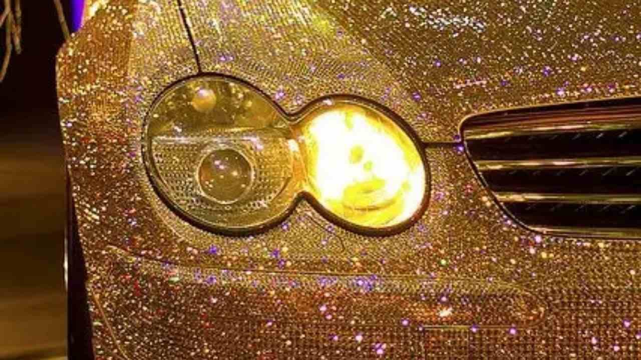 Diamond Car: হীরে খচিত গাড়ির মূল্য জানার আগে জেনে নিন গাড়িতে হাত দিলে ...