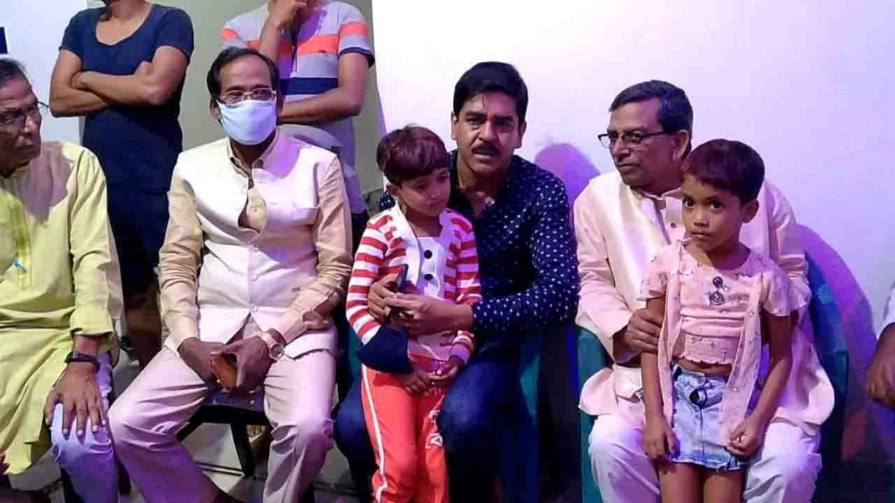 TMC Clash in Canning: থমথমে ক্যানিং! সকালে ইটবৃষ্টি, বিকেলেই নিহত নেতার বাড়িতে তৃণমূল বিধায়ক ...