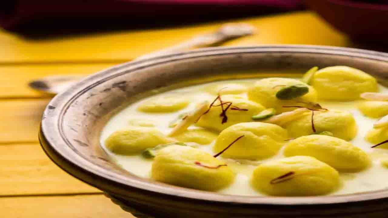 Recipe: ফ্যামিলি গেট টুগেদারে মিষ্টি তৈরি নিয়ে চিন্তিত? রসমালাই ...