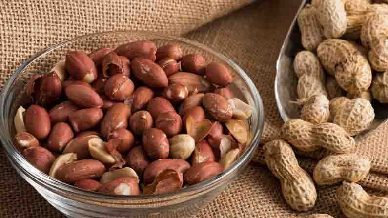 Peanuts: অতিরিক্ত পরিমাণে চিনাবাদাম খাচ্ছেন? নিজের কী ক্ষতি করছেন জানেন ...