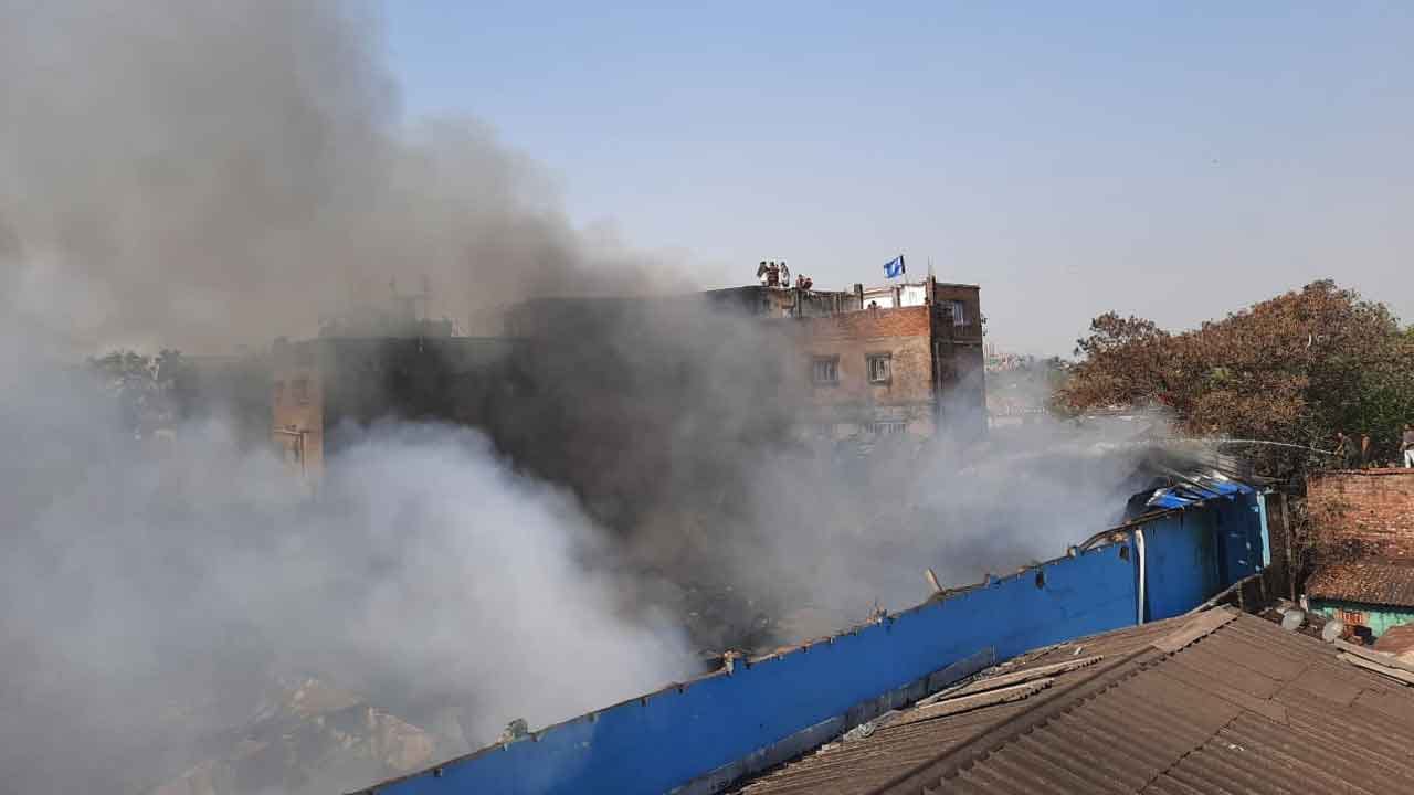 Fire in Kolkata: আসলে গুদামেই ছিল এমন রাসায়নিক যা আগ্নেয়াস্ত্র তৈরিতে ...
