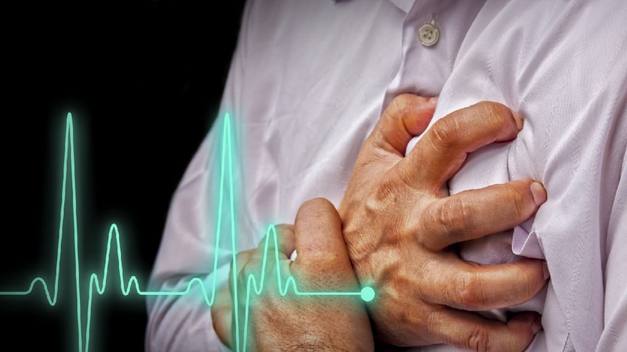 Heart attack: পরিচিত কেউ হার্ট অ্যাটাকে আক্রান্ত হলে প্রাথমিক কর্তব্য কী? জেনে রাখুন ...