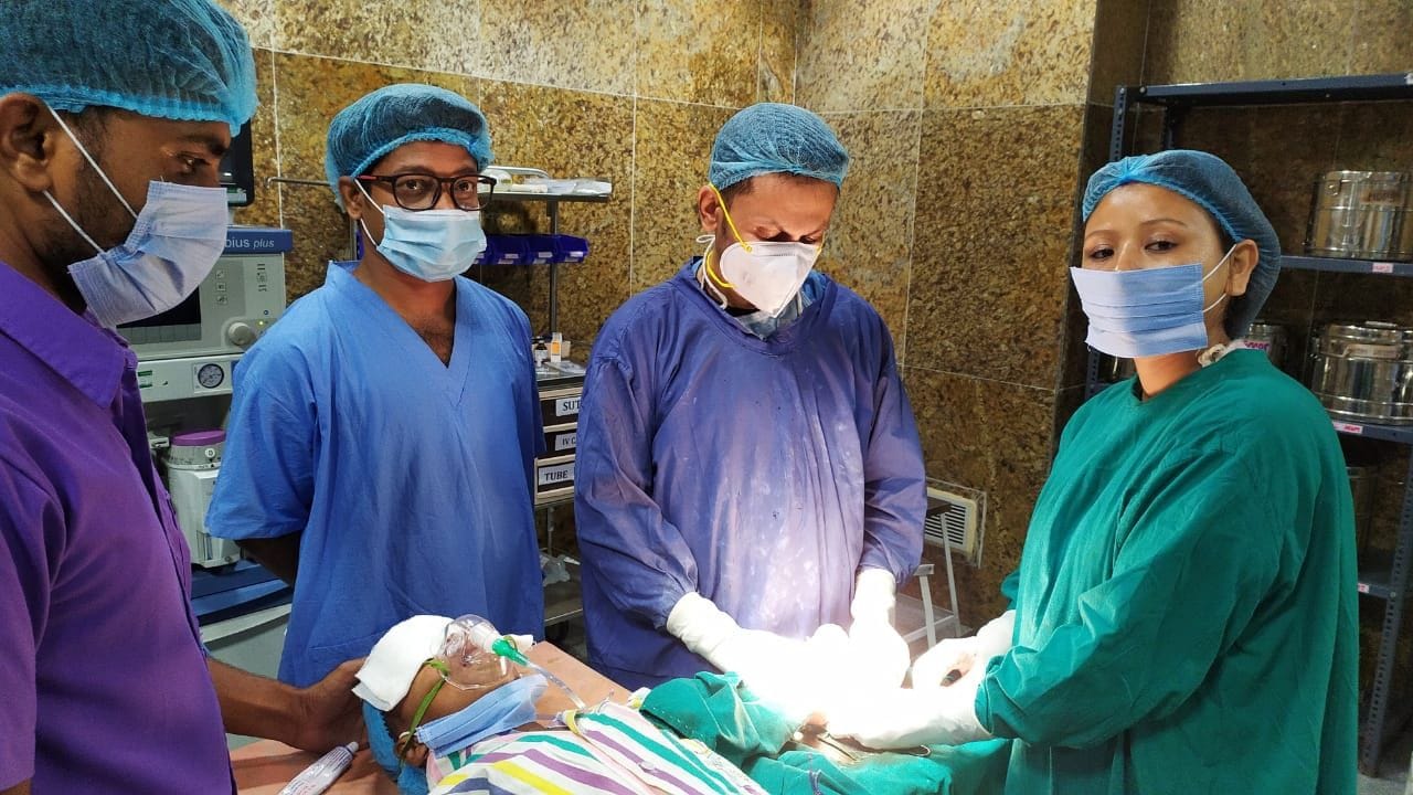 Jalpaiguri: তিন দিন ধরে আটকে সাইকেলের নাট, বন্ধ হয়ে যাচ্ছিল রক্ত চলাচল ...