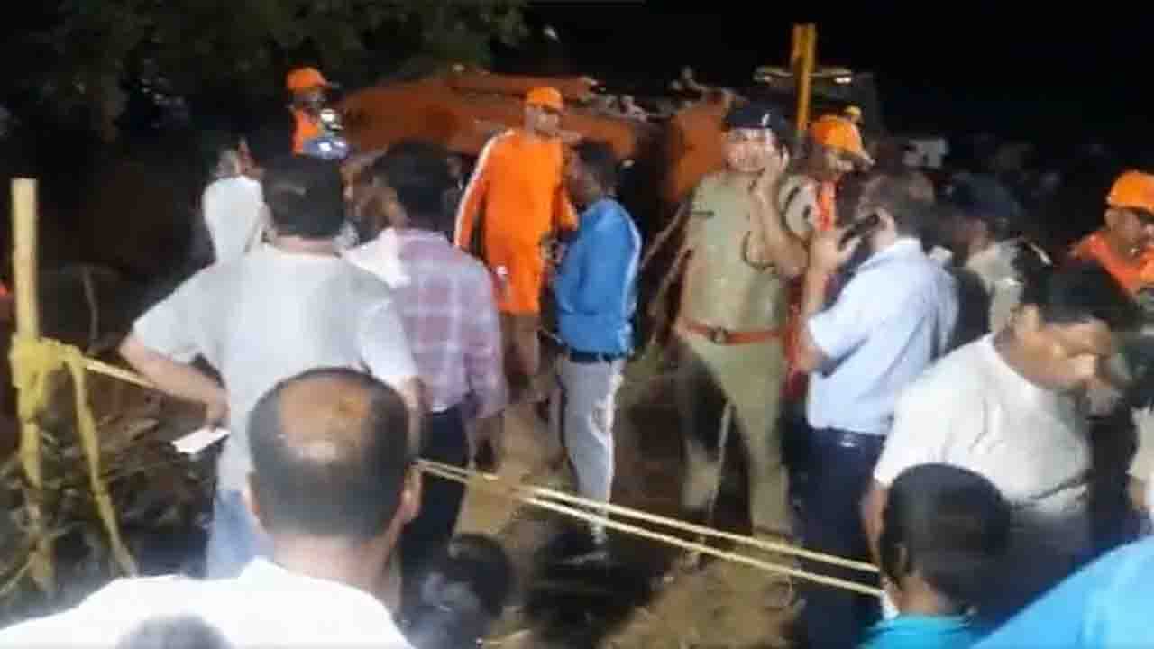 Child in Borewell: ২৪ ঘণ্টা পরও ৮০ ফুট নীচে পড়ে ছটফট করছে ছেলেটা, চলছে ...