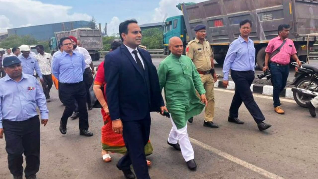 Steel Slag Road: গুজরাটে ইস্পাত দিয়ে তৈরি হল রাস্তা! ১ লক্ষ টন বর্জ্য ...