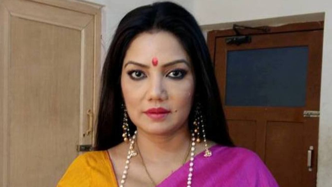 Dolon Roy Hospitalized: ঠা-ঠা রোদ্দুরে একটানা শুটিং, হিটস্ট্রোকে ...