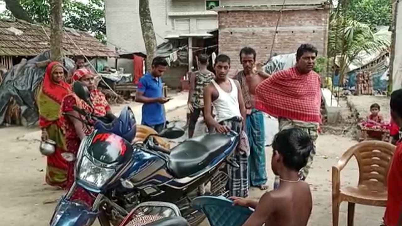 Deganga: প্রথমে বাড়িতে গিয়ে একপ্রস্থ, তারপর পটল ক্ষেতে ফেলে যা করল ...