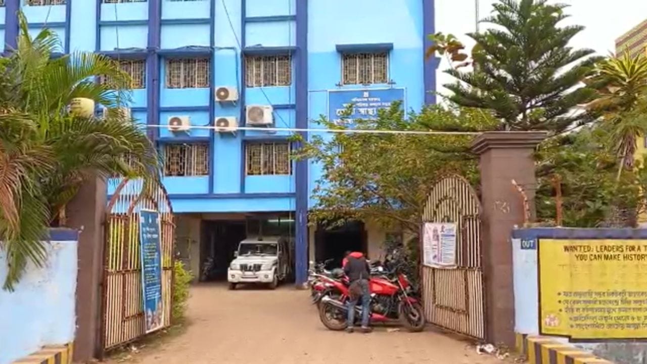 Paschim Medinipur: খোদ CMOH-এর সই জাল করে সার্টিফিকেট বের করার চেষ্টা ...