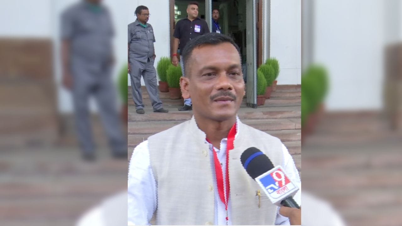 Manoj Tigga: দ্রৌপদী মুর্মুর সমর্থনে বিরোধীদের কাছে ভোট চাইলেন মনোজ ...