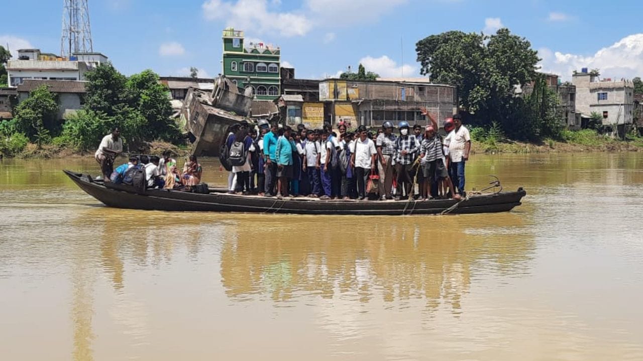 Ghatal: ব্রিজ তৈরিতে গড়িমসি, ২ বছর হলেও এগোয়নি কাজ, চলছে ঝুঁকিপূর্ণ ...