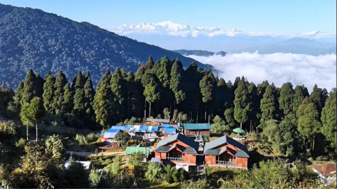 Darjeeling: পুজোয় দার্জিলিংয়ের প্ল্যান রয়েছে? বাকেট লিস্টে রাখুন ...