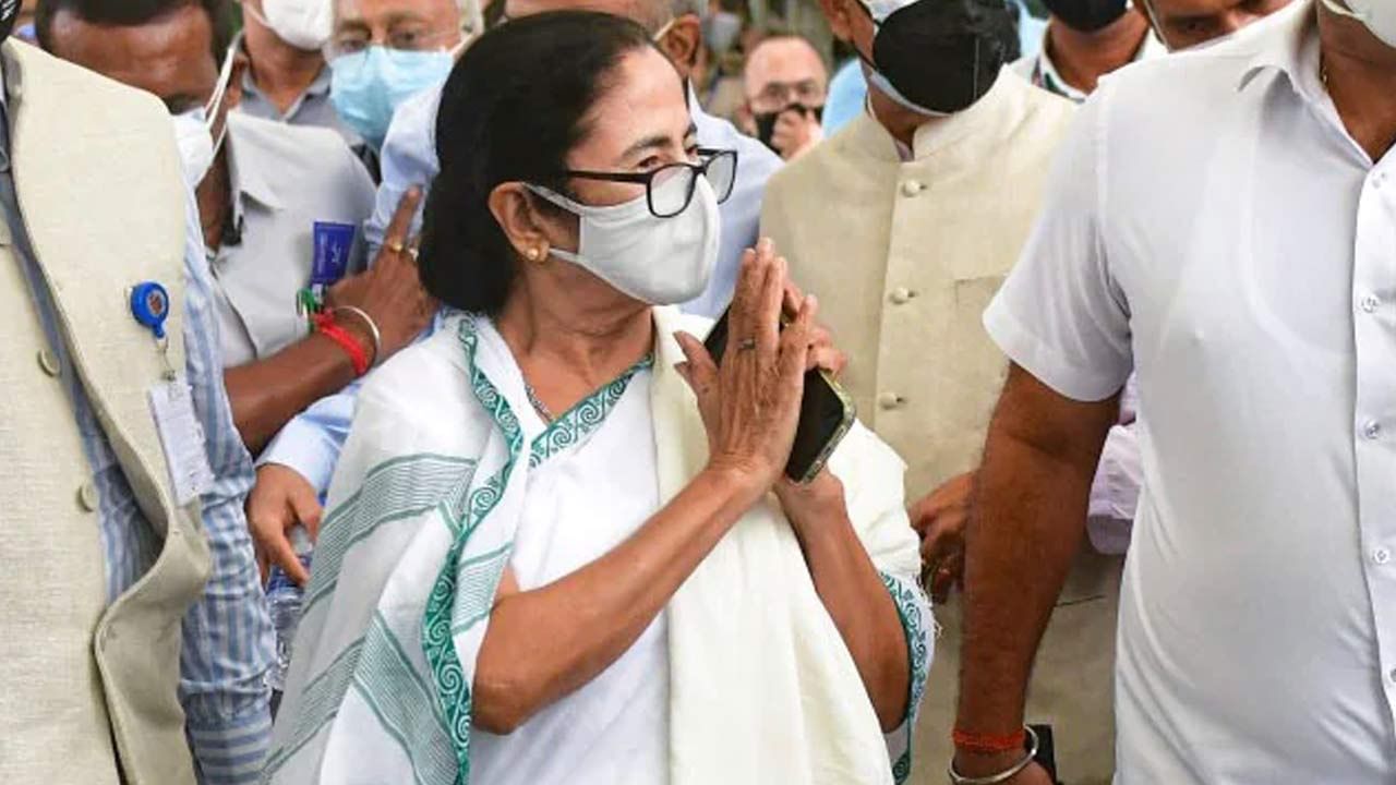 Mamata Banerjee: মমতার দিল্লি সফরে কাটছাঁটের সম্ভাবনা, কালই ফিরতে পারেন ... Mamata Banerjee: মমতার দিল্লি সফরে কাটছাঁটের সম্ভাবনা, কালই ফিরতে পারেন ...
