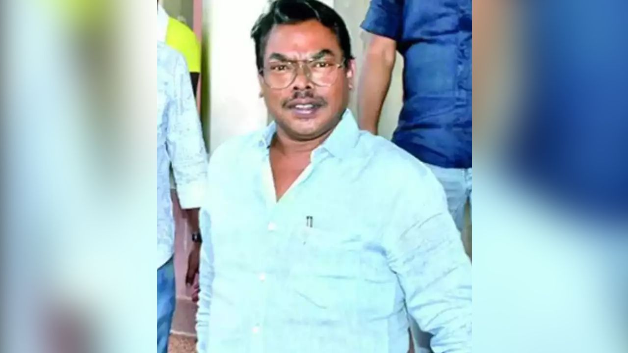 Basant Soren: 'অন্তর্বাস কিনতে দিল্লি গিয়েছিলাম', শাসকদলের বিধায়কের ...