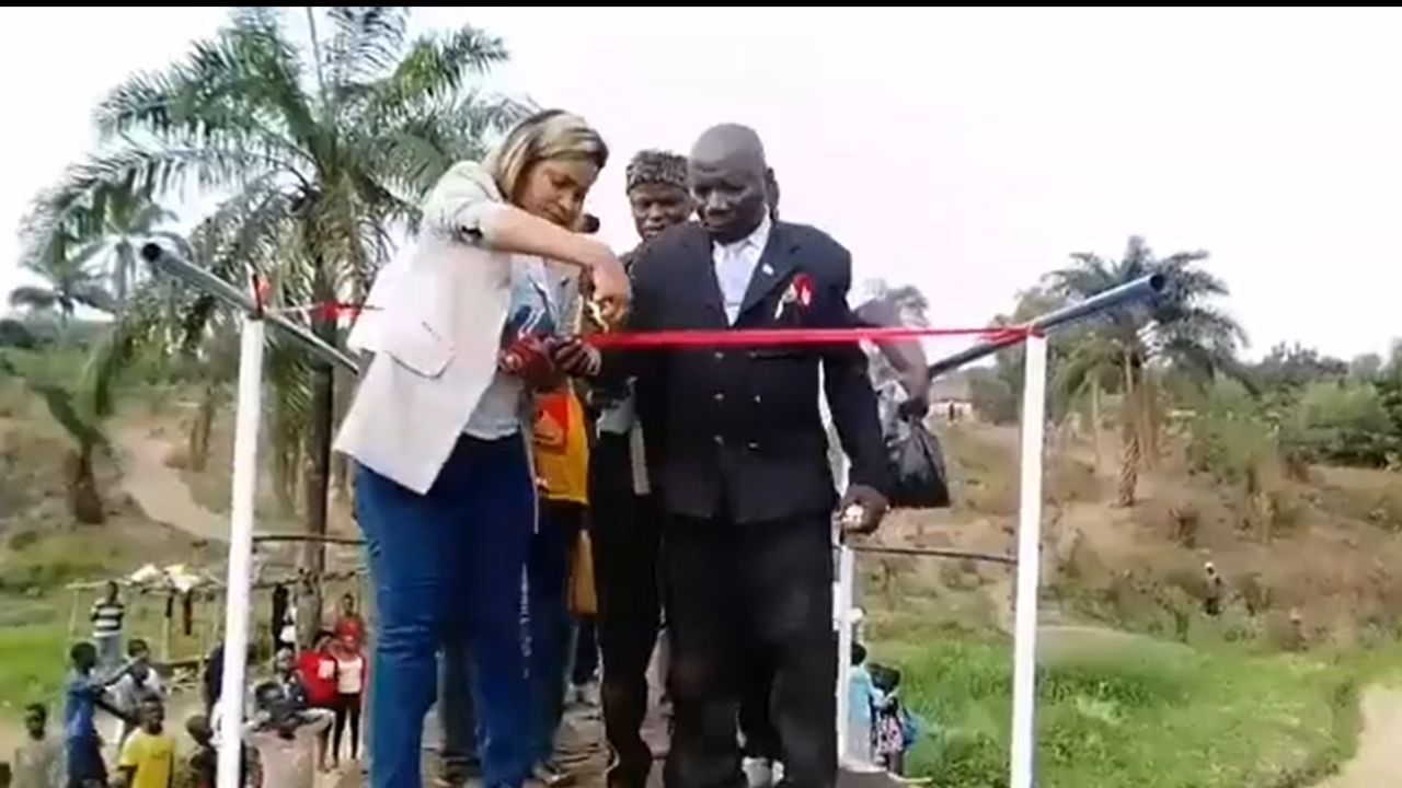 Bridge Collapses: ফিতে কেটে উদ্বোধন করতে যাচ্ছিলেন মহিলা, তখনই ভেঙে ...