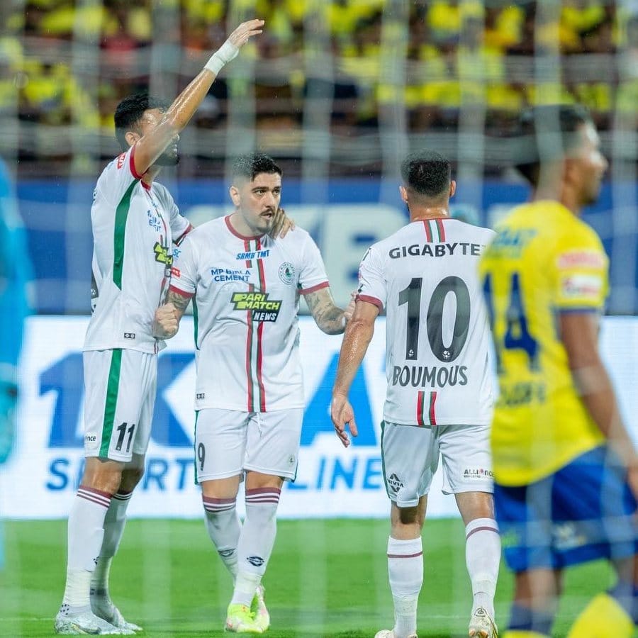 ২৬ মিনিটের মাথায় হুগো বুমোসের পাস থেকে গোল করে মোহনবাগানকে সমতায় ...