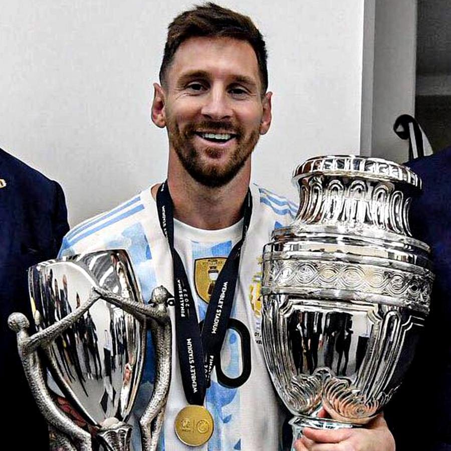 জাতীয় দলের হয়ে গোল করার নিরিখে এই মুহূর্তে তৃতীয় নম্বরে রয়েছেন মেসি ...