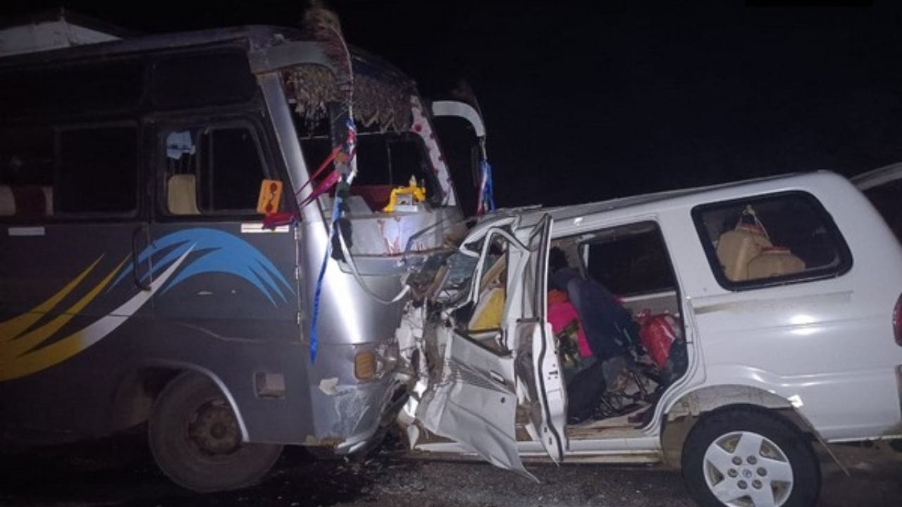 MP Road Accident: ঘুম জড়িয়ে এসেছিল চোখে, সামনের বাস দেখতেই পাননি চালক ...