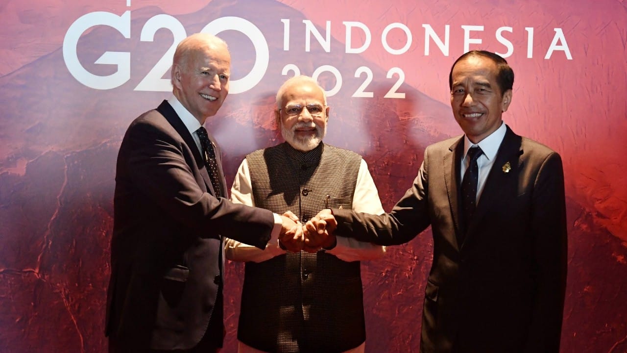 Modi Gifts To World Leaders: সুরাটের রুপোর পাত্র থেকে হিমাচলের কিন্নোরী ...