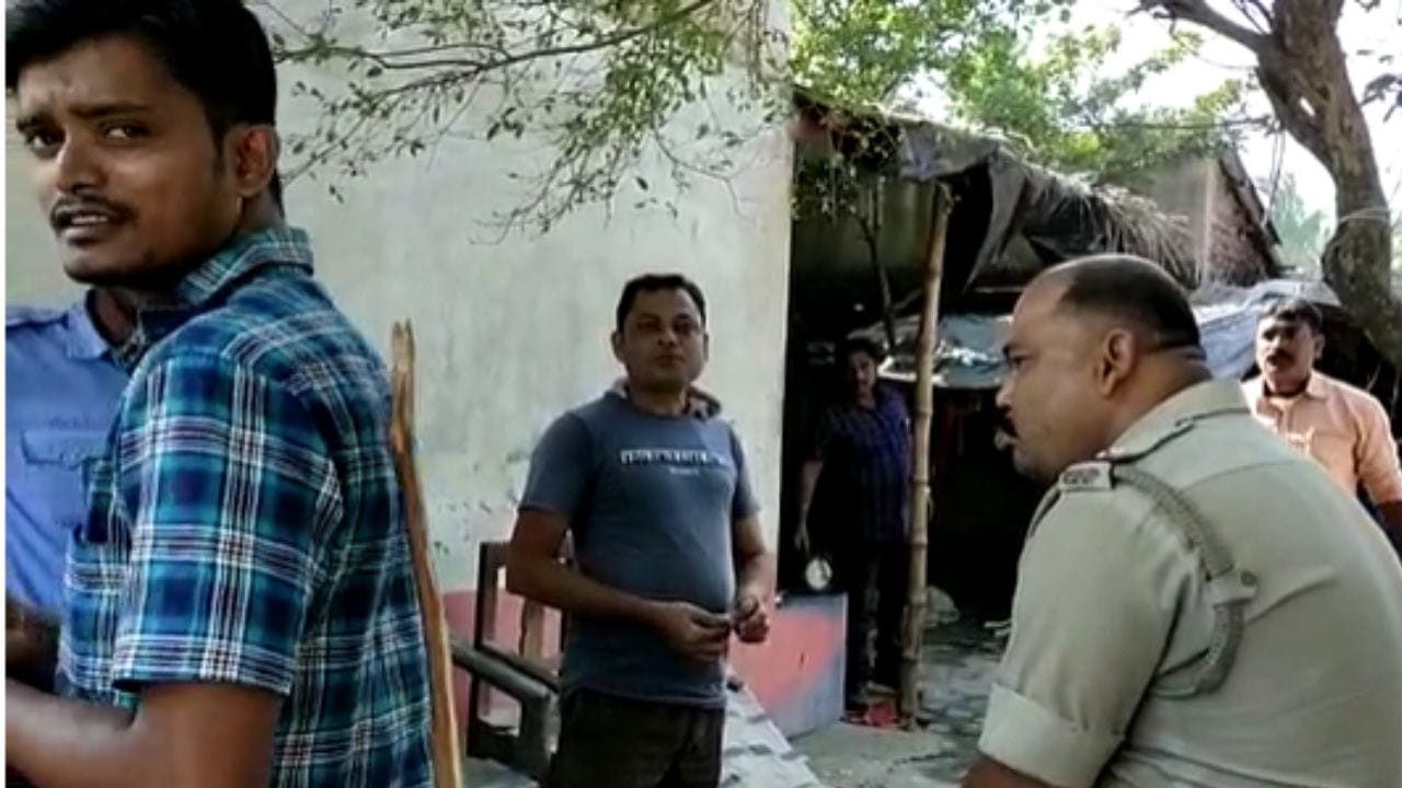 Minakhan Bomb Blast: তৃণমূল নেতার বাড়িতে পৌঁছল বম্ব স্কোয়াড - Bengali ...