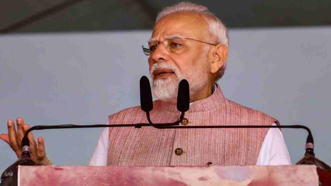 PM Modi in Jambughoda: 'গুজরাটে বিজেপিকে সুরক্ষা কবচ দিন', আদিবাসী ...