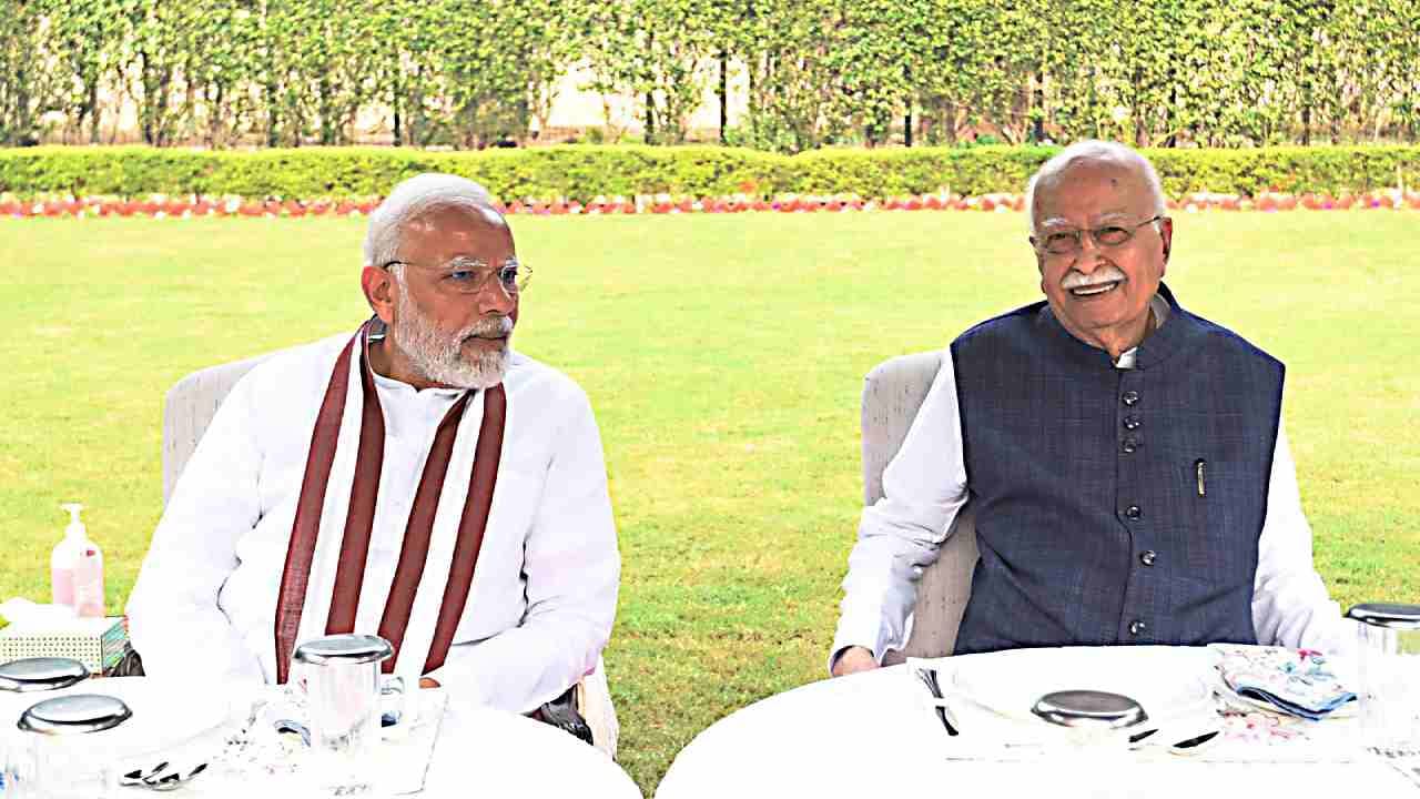 LK Advani's birthday: 'শিষ্য' আজ 'গুরুর' বাড়িতে, লাল গোলাপে আদবানিকে ...