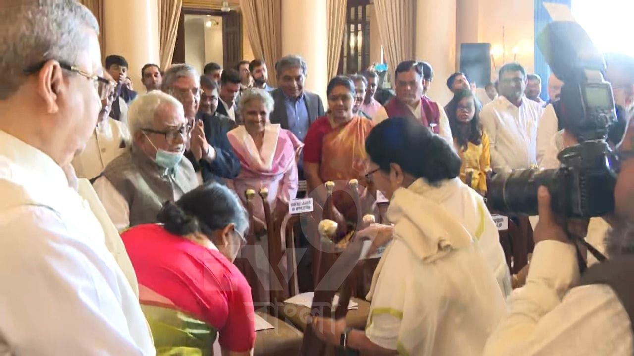 Mamata-Biman: ফিশফ্রাইয়ের পর চেয়ার এগিয়ে দেওয়া, বিমানকে সামনের ...