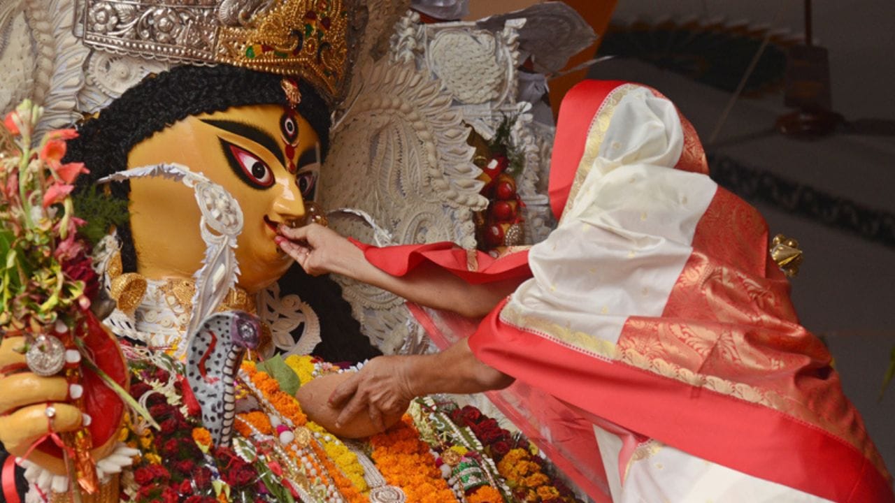 Jagadhatri Puja 2022: এ পুজোয় মেয়েরা ব্রাত্য! পুজোর যাবতীয় কাজ থেকে ...