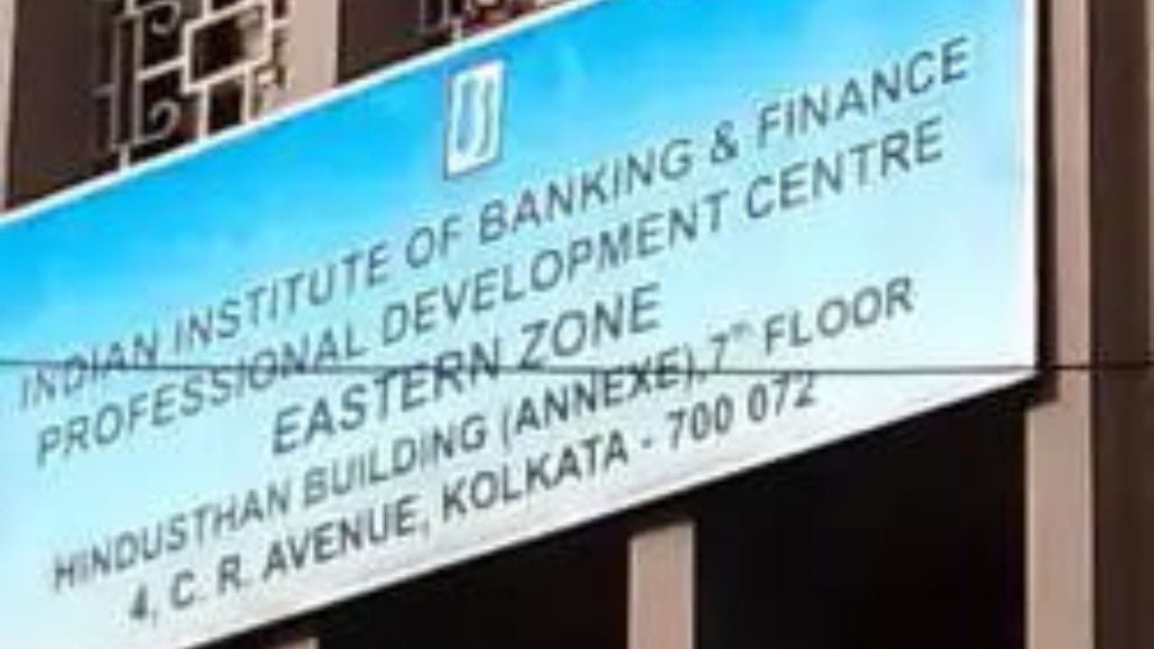 IIBF Recruitment 2022: মাসিক বেতন ১ লক্ষ টাকা, সরকার স্বীকৃত এই ...