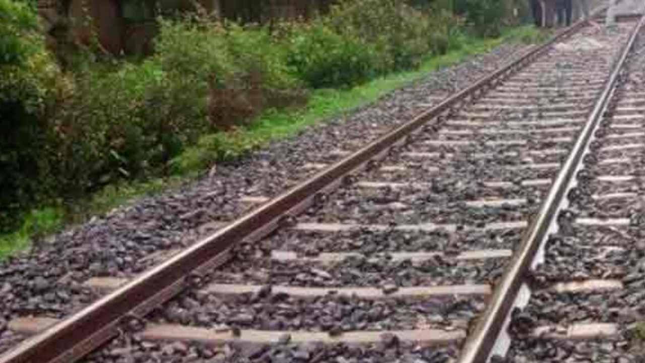 youth died: উত্তরবঙ্গে রেললাইনের ধারে কলকাতার পর্যটকের ক্ষতবিক্ষত দেহ ...