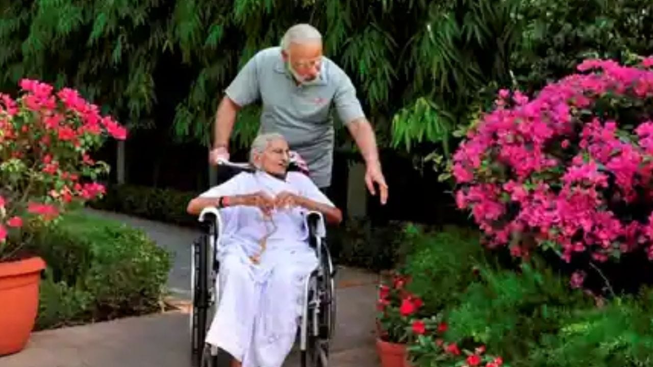 PM Modi's Mother: কেন দিল্লিতে মোদীর কাছে থাকতেন না হীরাবেন? টাকাও ...