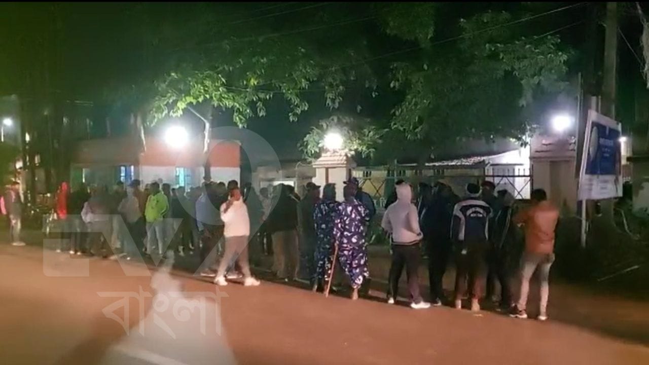 TMC in Burdwan: বর্ধমানে বেআব্রু তৃণমূলের দুই ‘গোষ্ঠীর সংঘর্ষ’, 'স্থানীয় ঝামেলা' বলে দায় ...