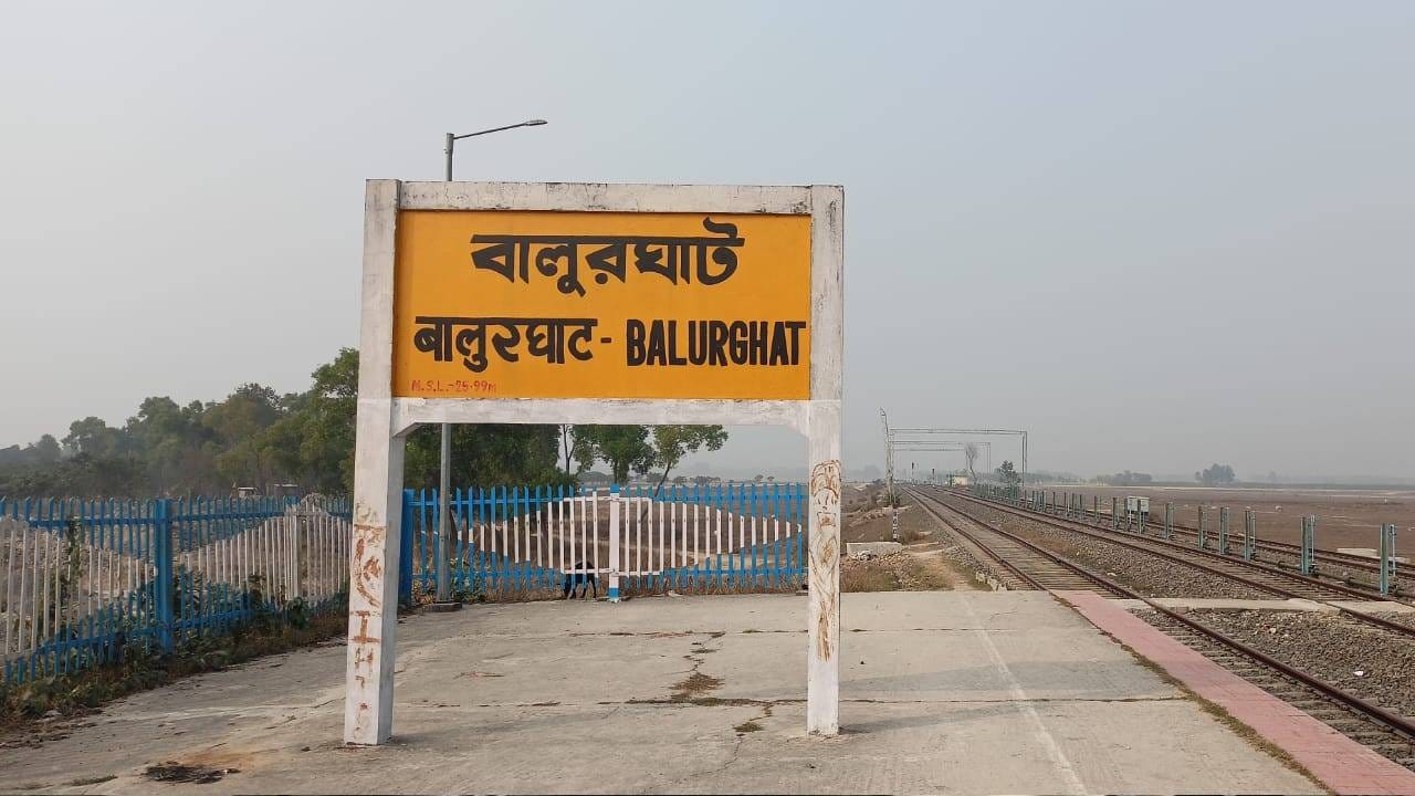 Balurghat : রেললাইনে বিদ্যুতায়নে 'আলো' দেখছে বালুরঘাটবাসী, মার্চেই ...