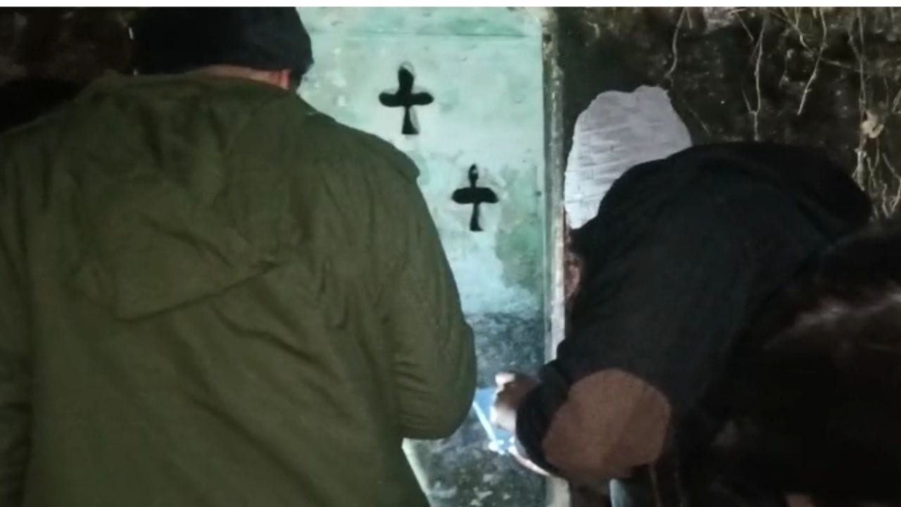 Deganga Bomb: ফার্মে ঢুকে পড়ায় শিয়ালকে তাড়া করতে করতে পরিত্যক্ত বাড়িতে ঢোকেন, অন্ধকারে ...