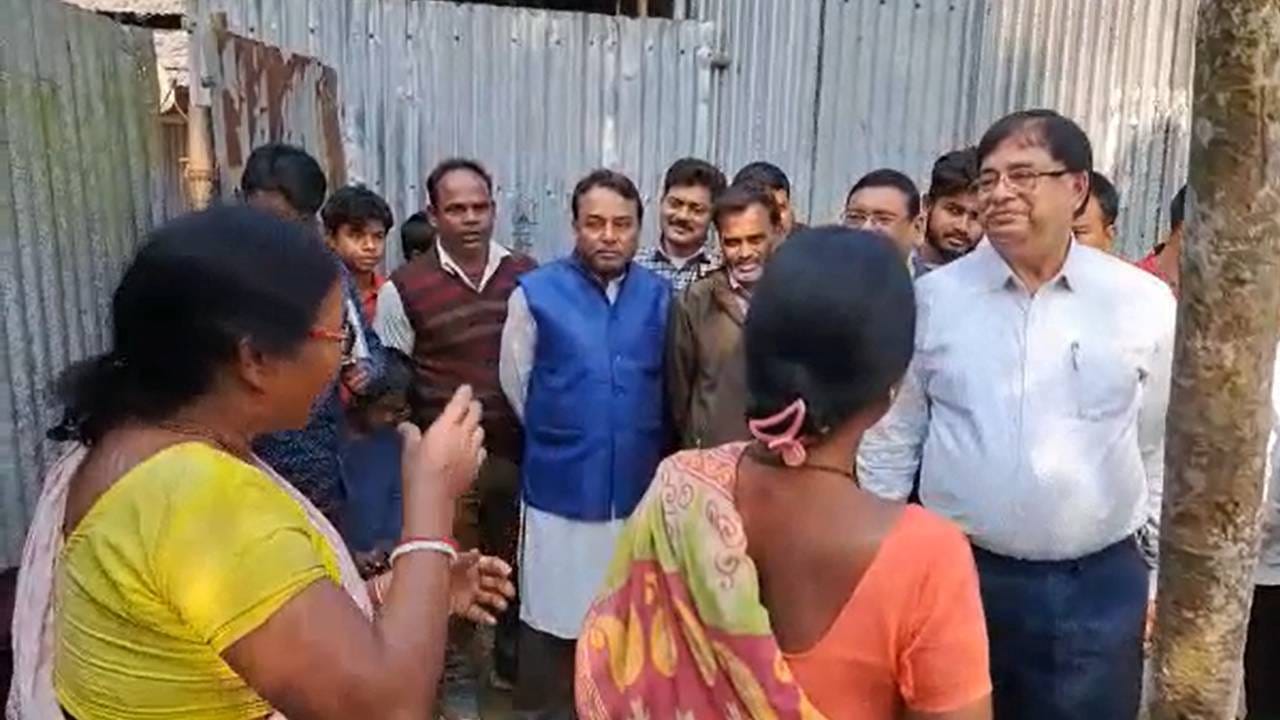 Cooch Behar : 'উনিশে কাকে ভোট দিয়েছিলেন', খারাপ-রাস্তার অভিযোগ শুনে ...