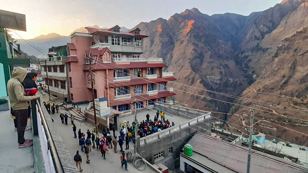 Joshimath Sinkling: প্রত্যেক বছর আড়াই ইঞ্চি করে বসে যাচ্ছে মাটি! জোশীমঠের ফাটল শুরু কবে থেকে ...