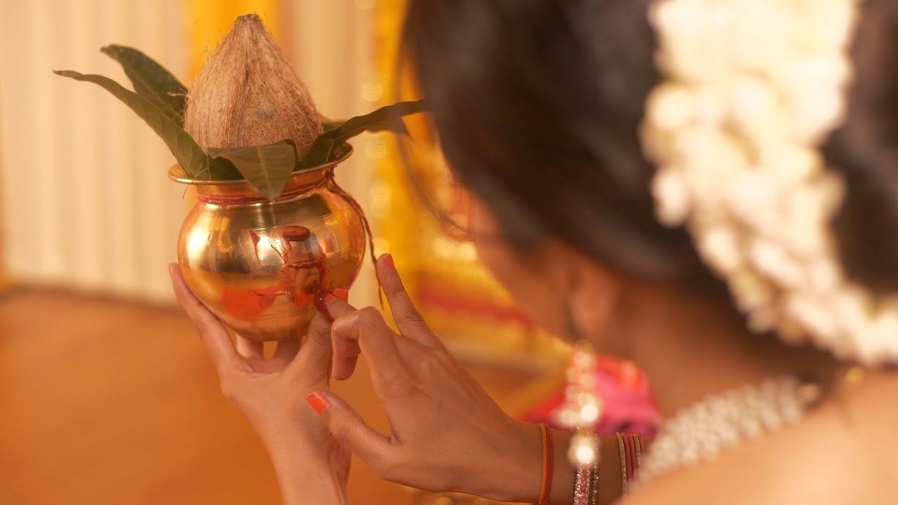 Benefits Of Om Swastik: পুজোর ঘরে স্বস্তিক চিহ্ন আঁকলে অশুভ প্রভাব দূর ...