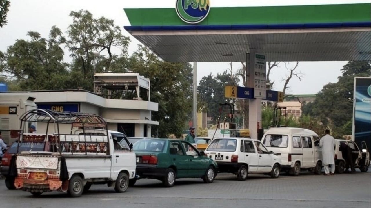 Pakistan petrol shortage: শ্রীলঙ্কার পথেই এগোচ্ছে পাকিস্তান? অর্থনৈতিক ...