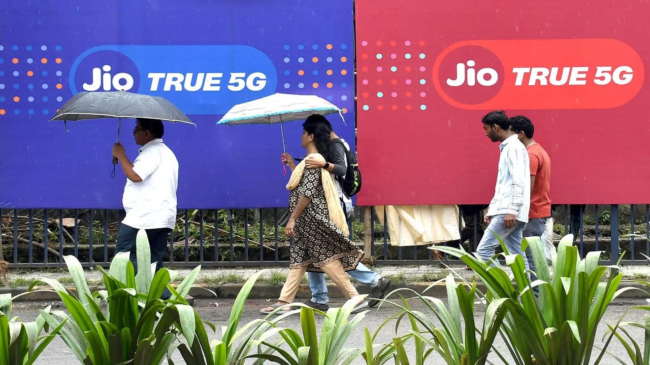 Jio Losing Active Users: ব্যাপক হারে গ্রাহক হারাচ্ছে Reliance Jio ...