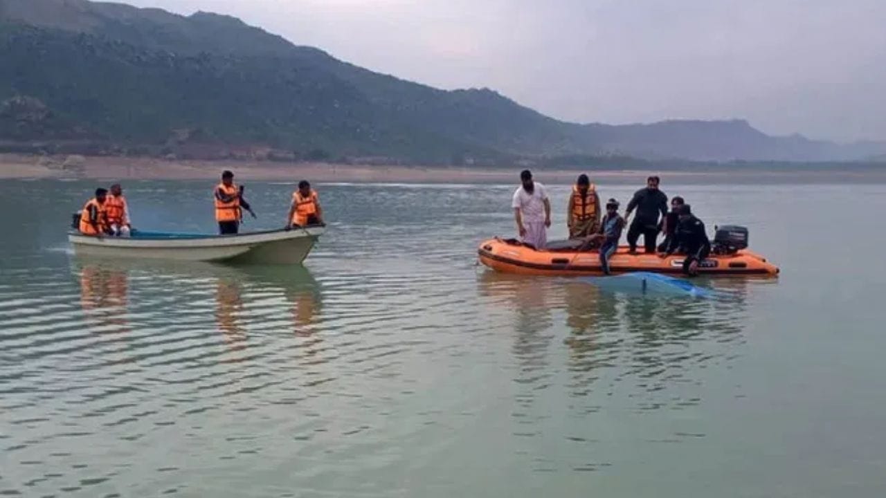 Boat Capsizes: পাকিস্তানে নৌকাডুবির ঘটনায় মৃত বেড়ে ৪৮, নিখোঁজ ৯ ছাত্র ...